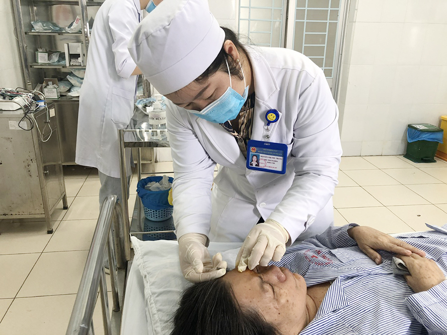 Đông Y – Giải pháp an toàn, hiệu quả cho bệnh nhân xương khớp, thần kinh mạn tính